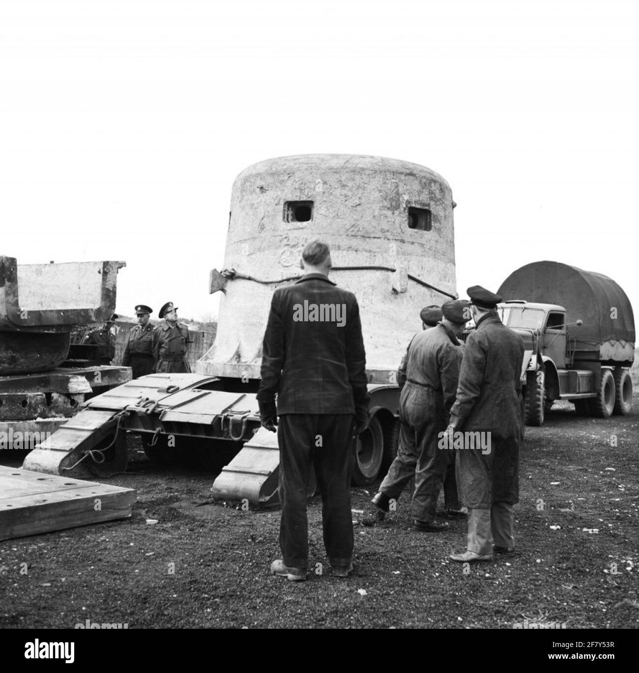 Dismantling and transport of a steel armor dome of the core the bear ...