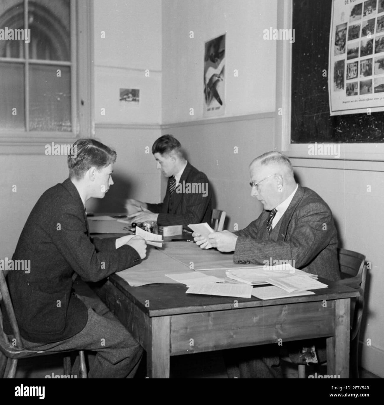 A inspiration in conversation with a civil officer Stock Photo - Alamy