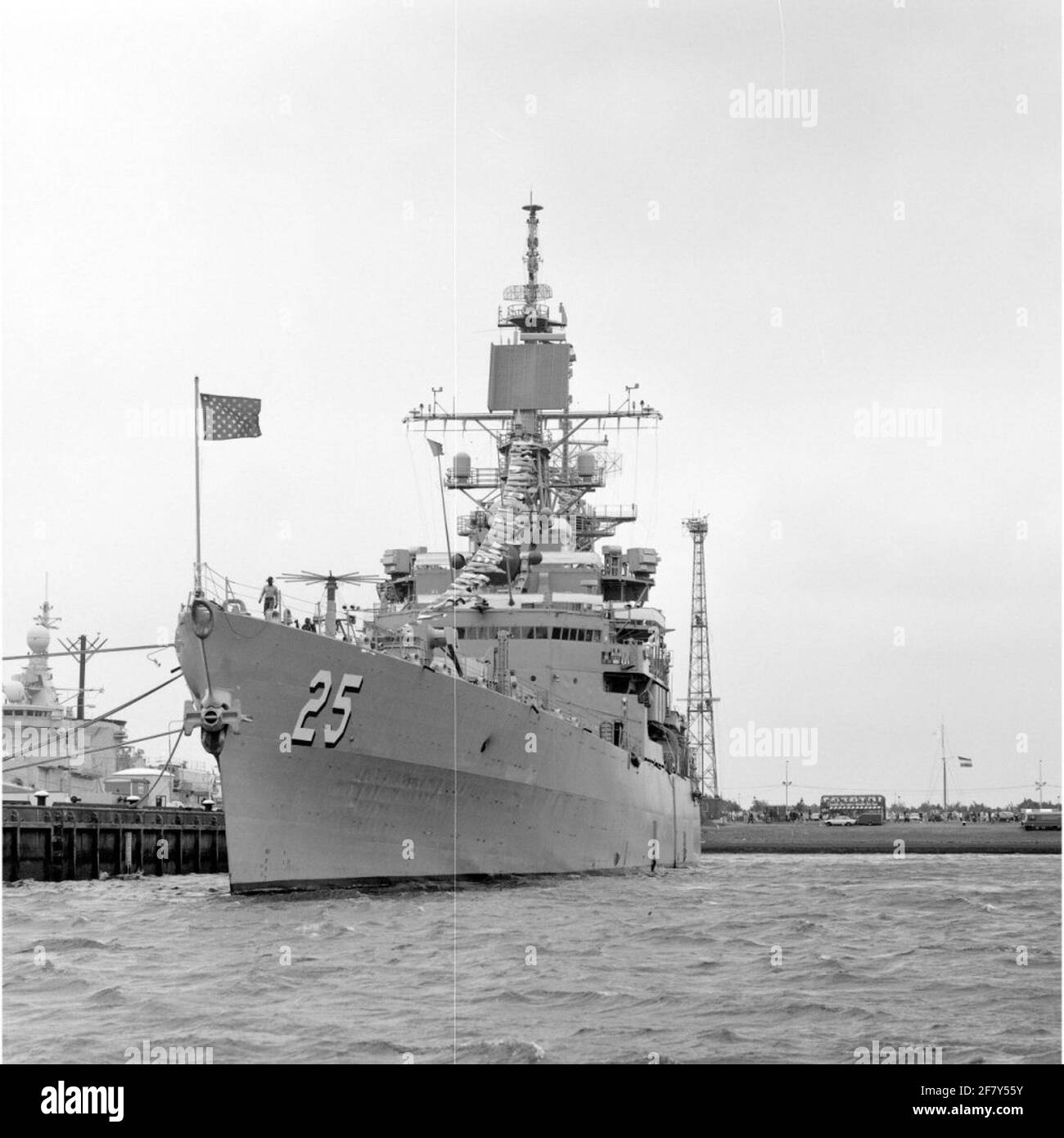Fleet days 1989 in Den Helder.The American nuclear cruiser USS ...