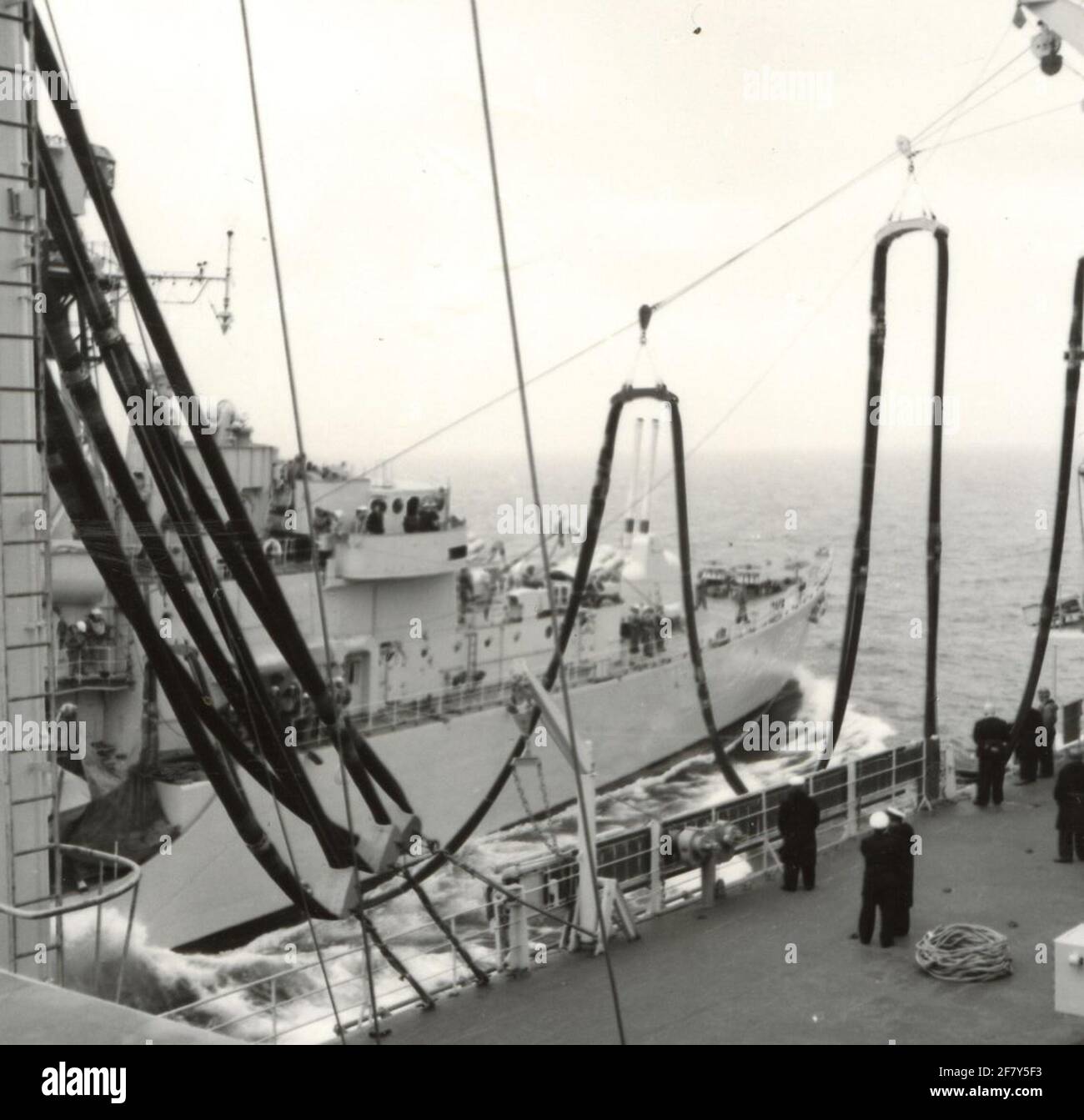 Details Provisional ship Hr.Ms. Poolster (1964-1994), oil loafs at sea ...