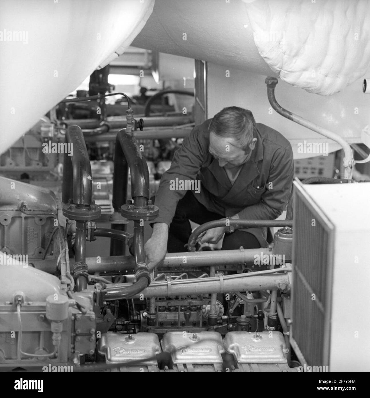 The motor workshop of the Rijkswerf (RW) in Den Helder in the early ...