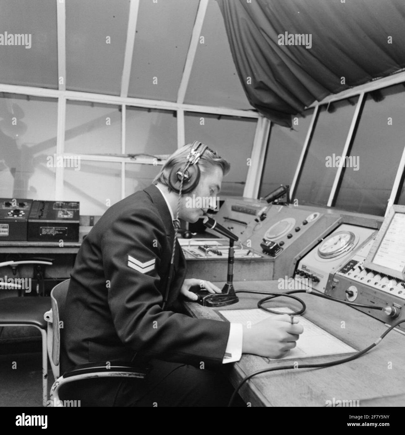 Airport air traffic control system hi-res stock photography and images ...