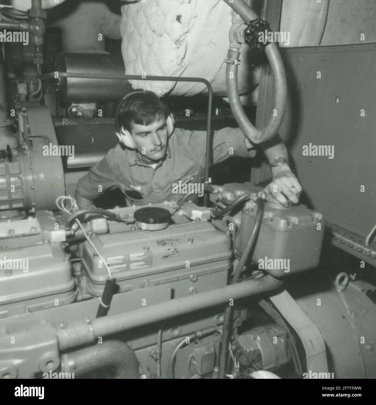 Work Technical Service on board Wolf-Class Frigate Hr.Ms. Jaguar (1954 ...