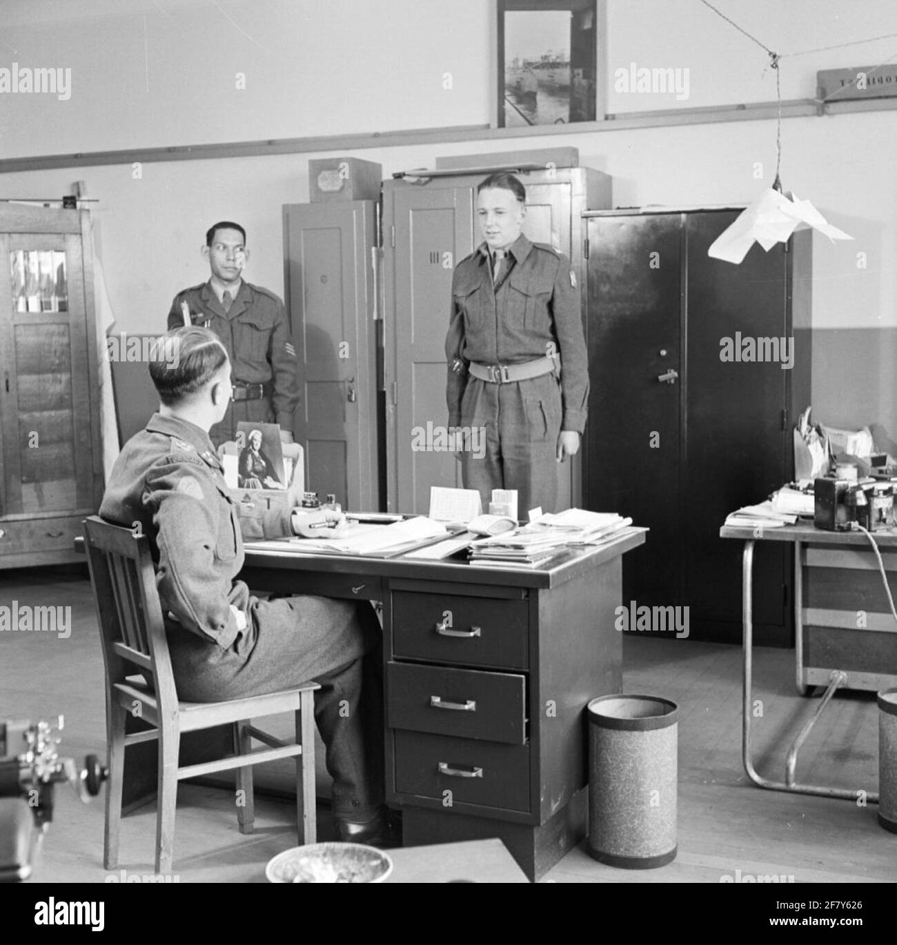 Soldier reports hi-res stock photography and images - Alamy