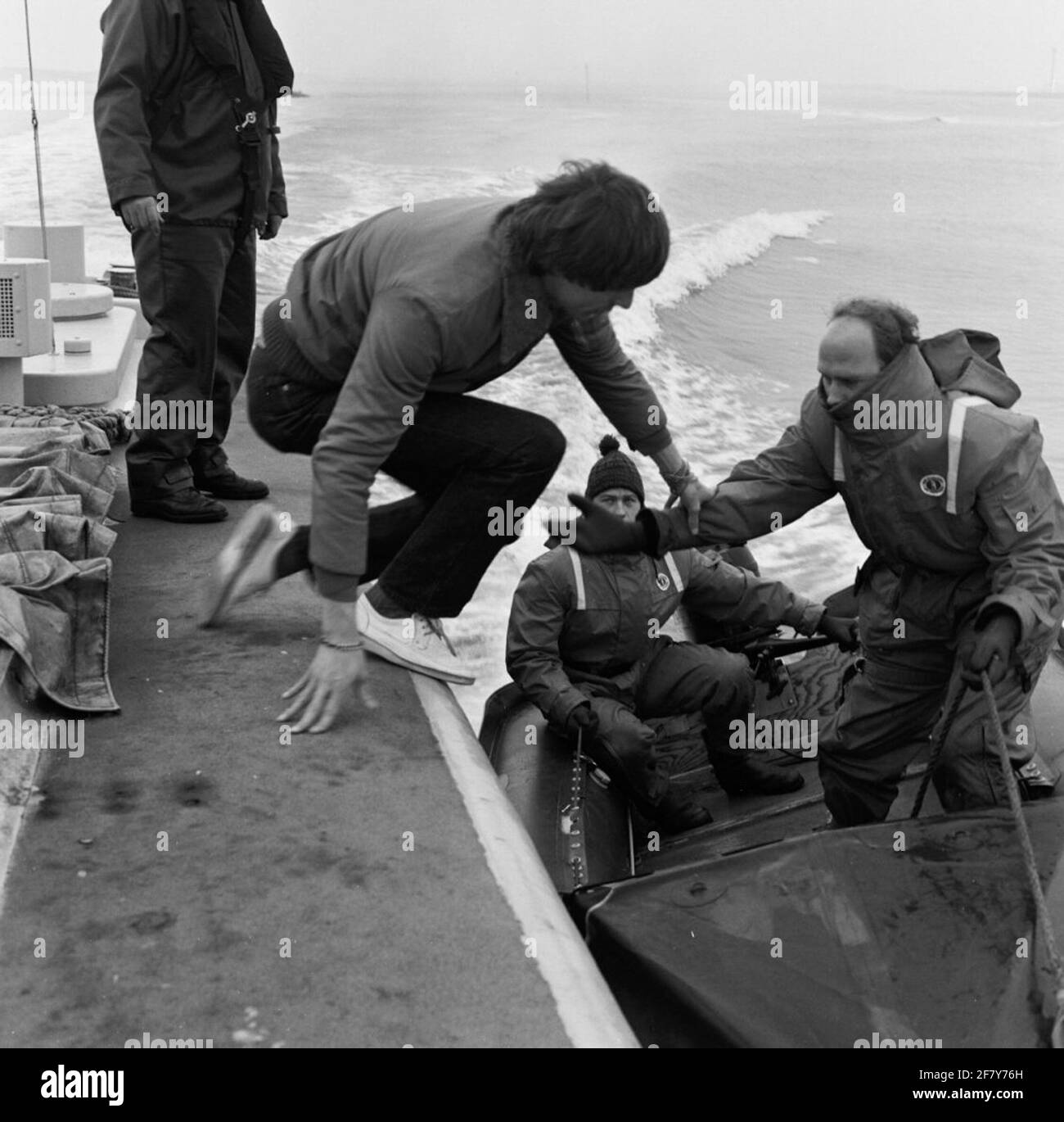 Rubber boat training from Marines at the Amphibian Practice Camp Texel ...