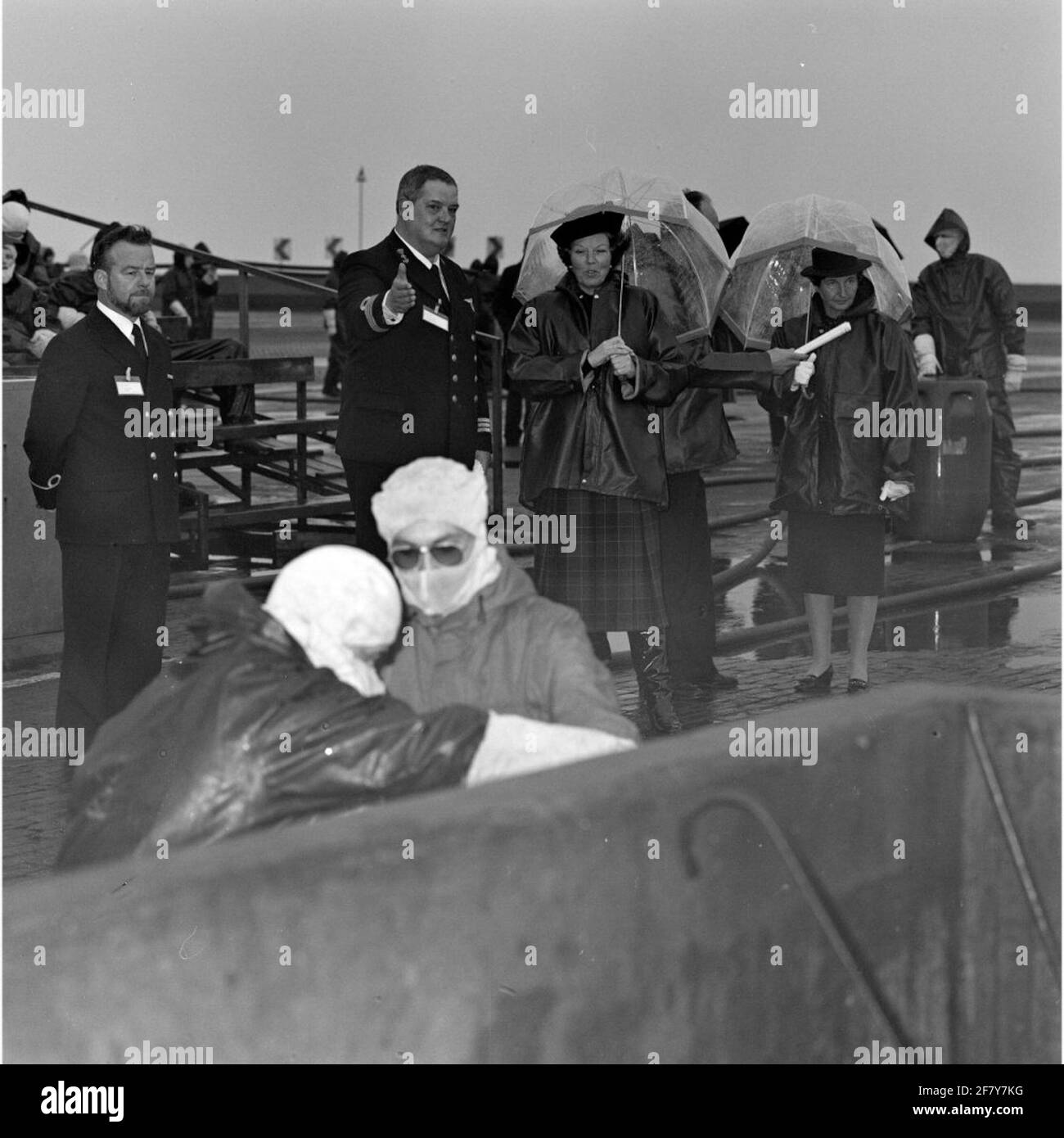 Visit HM Queen Beatrix (umbrella on the left) at the NBCD school ...