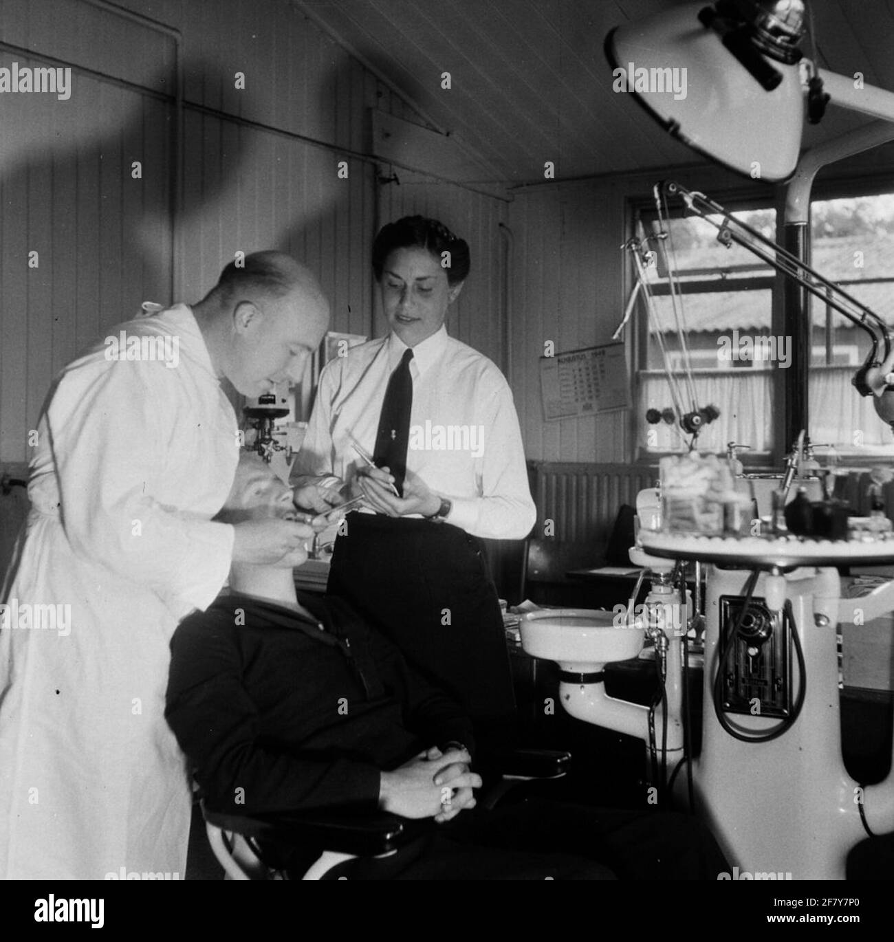 Diagnosis dental team healthcare hi-res stock photography and images ...