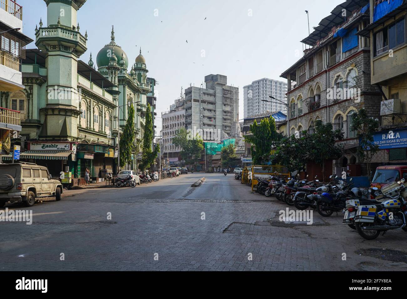 Closed shops in Kalbadevi Market Mumbai during a lock down Mumbai ...