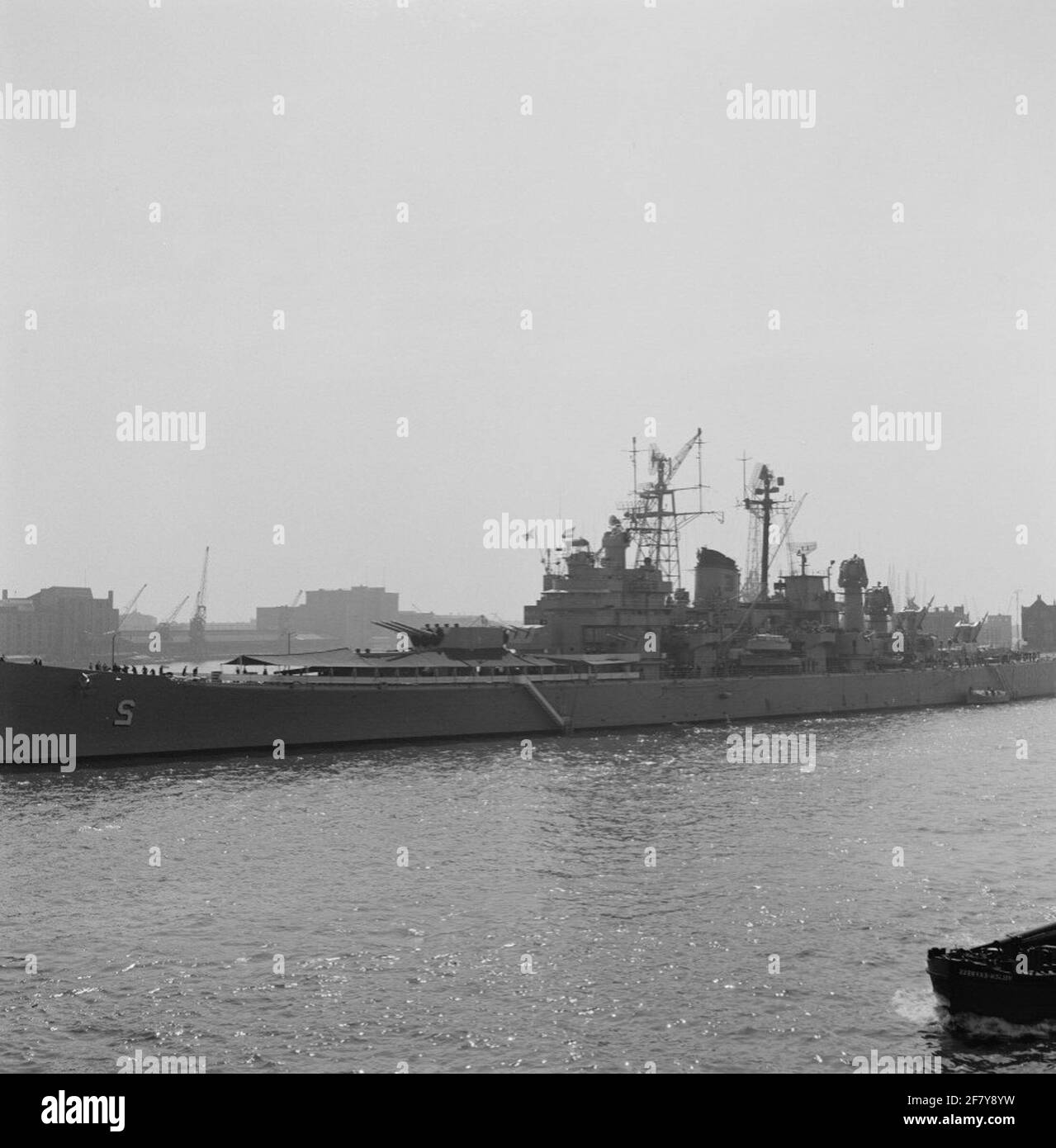Uss canberra hi-res stock photography and images - Alamy