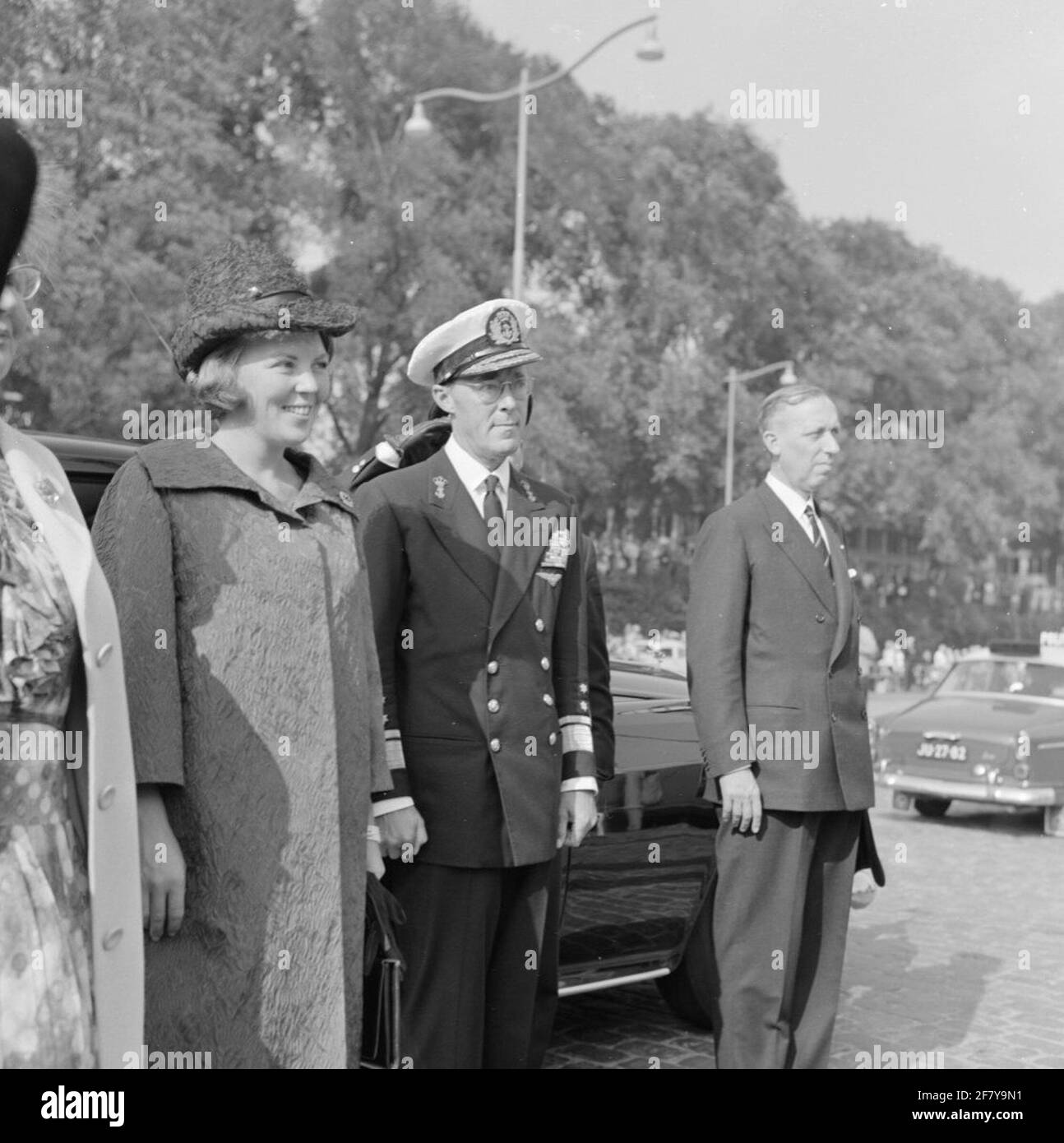 The Norwegian king Olaf V visits Rotterdam with the Hnomy Norge ...