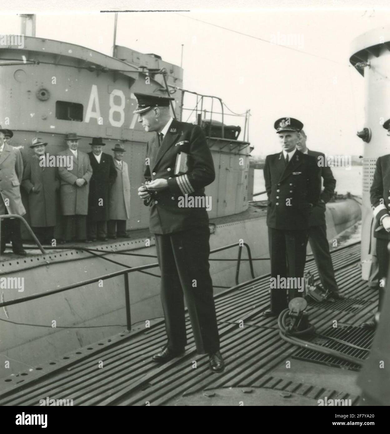 On the submarine scaffolding in the Waalhaven, the issue of Hr.Ms takes ...