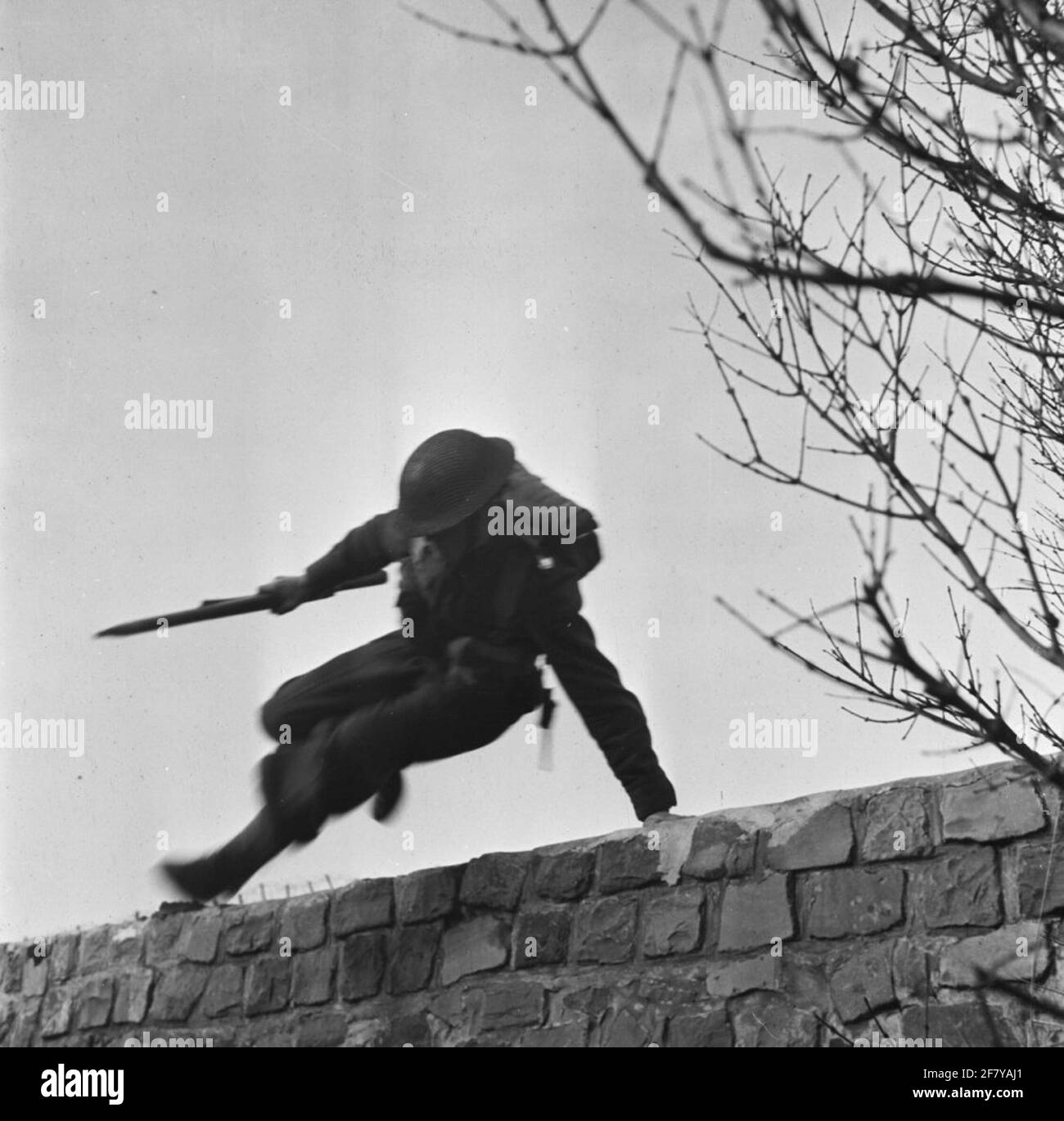 Soldier jumps hi-res stock photography and images - Alamy