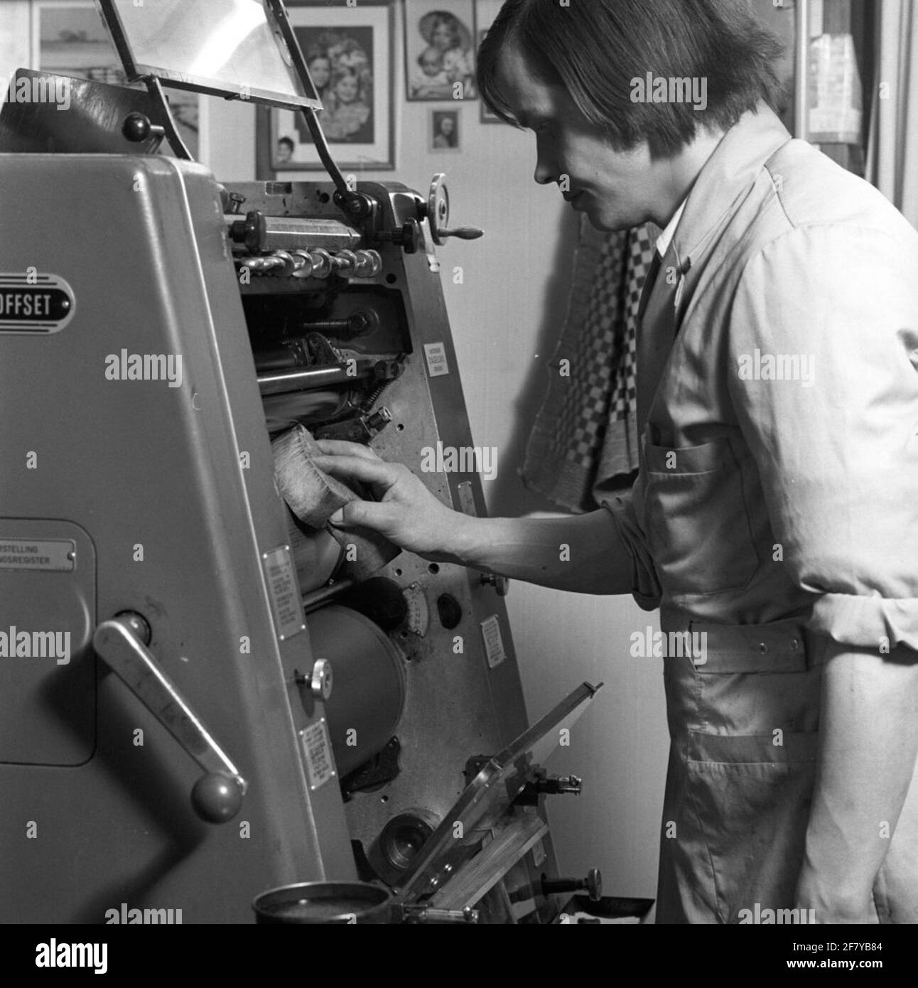 An offset printing machine at the Rijkswerf (RW) in Den Helder in the ...