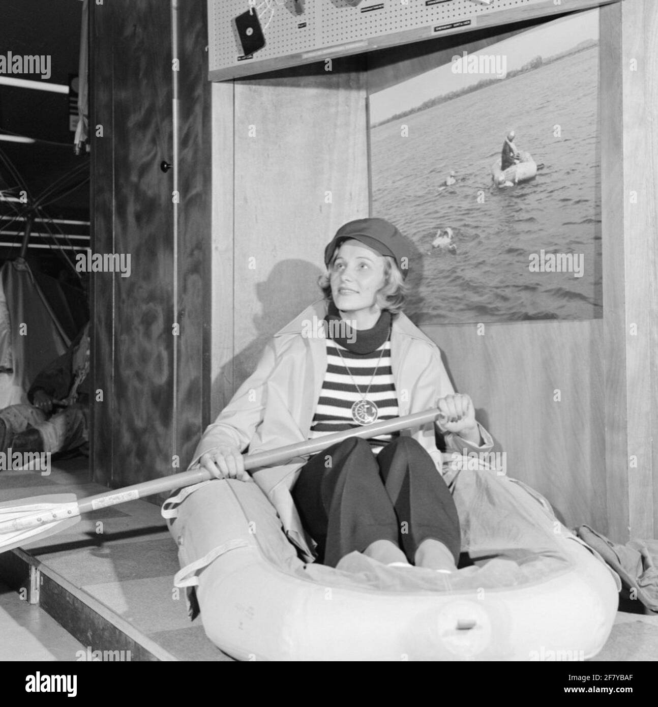 Mannequin in womens clothing Black and White Stock Photos & Images - Alamy