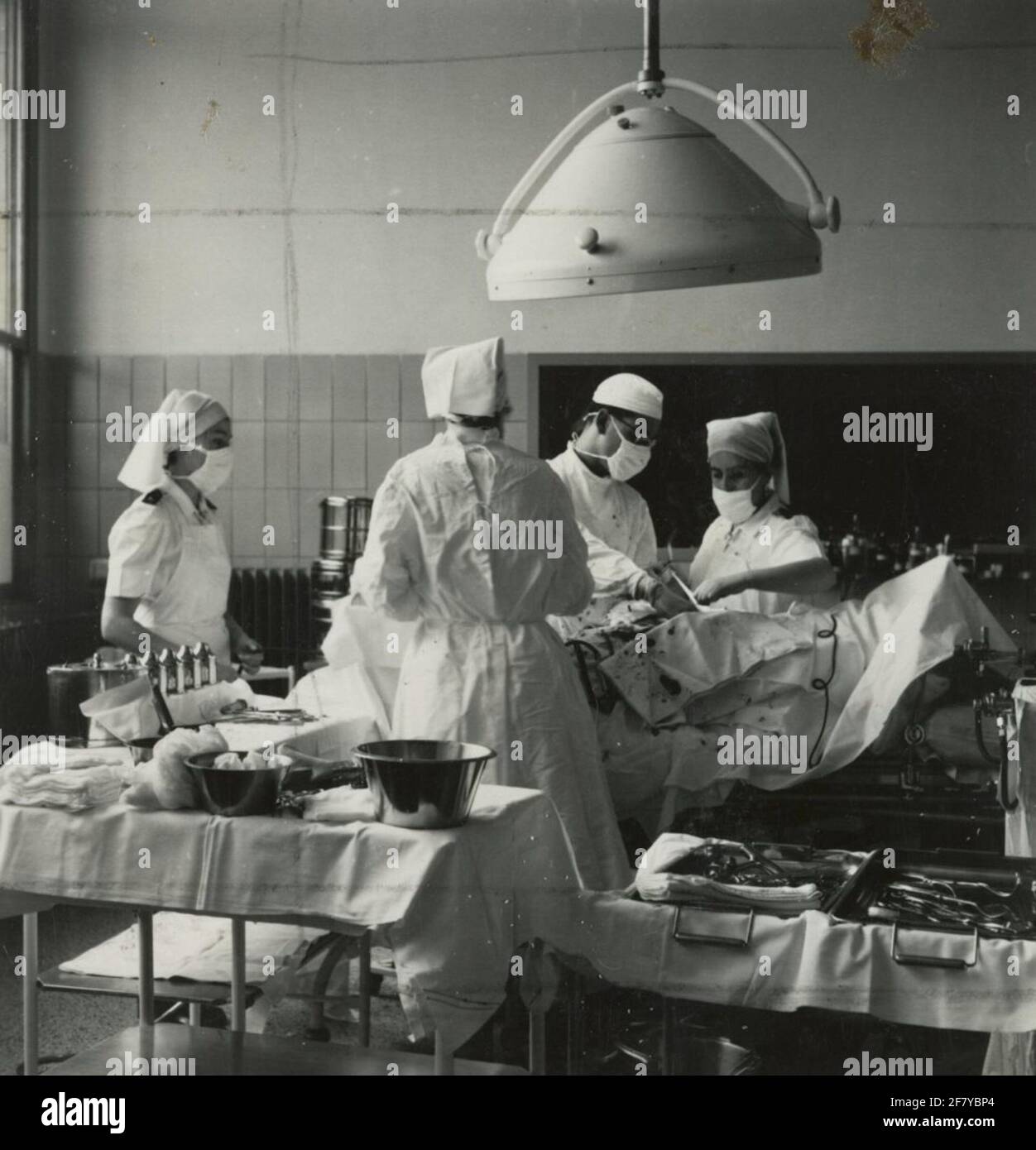 Military hospital operating room hi-res stock photography and images ...