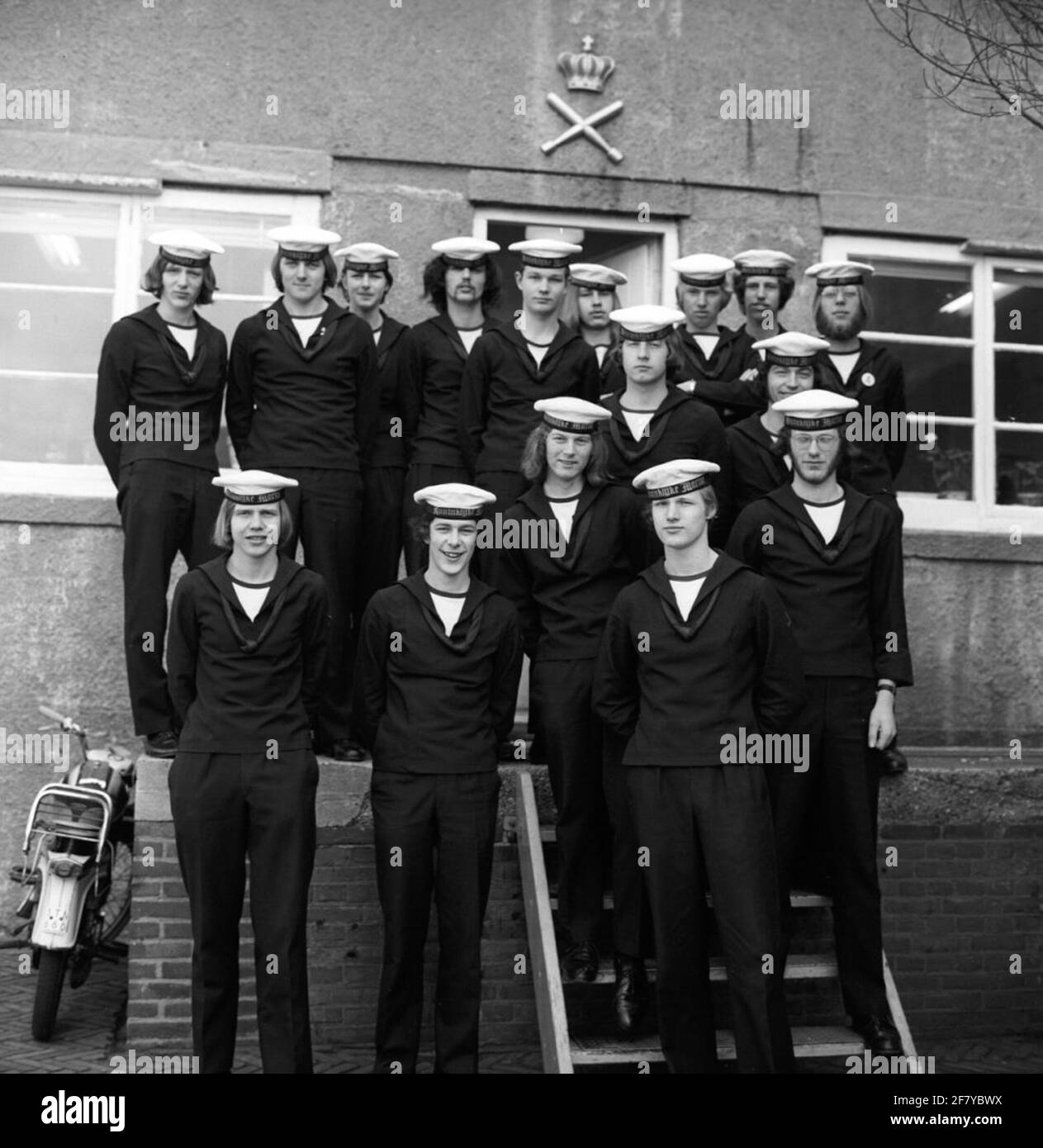 School group photo Black and White Stock Photos & Images - Alamy
