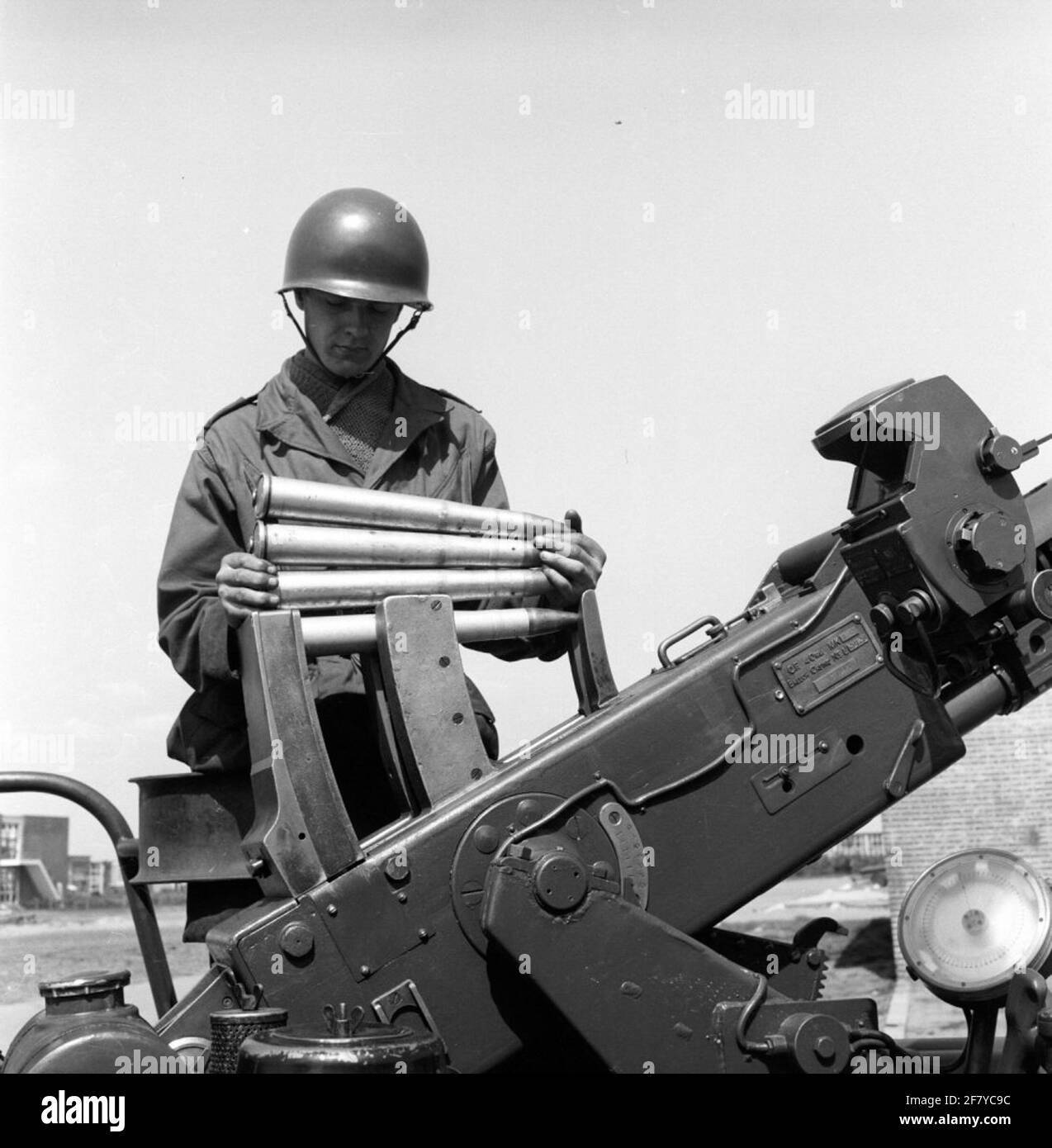 Battery exercise with the 40L60 air channel (British / Canadian ...