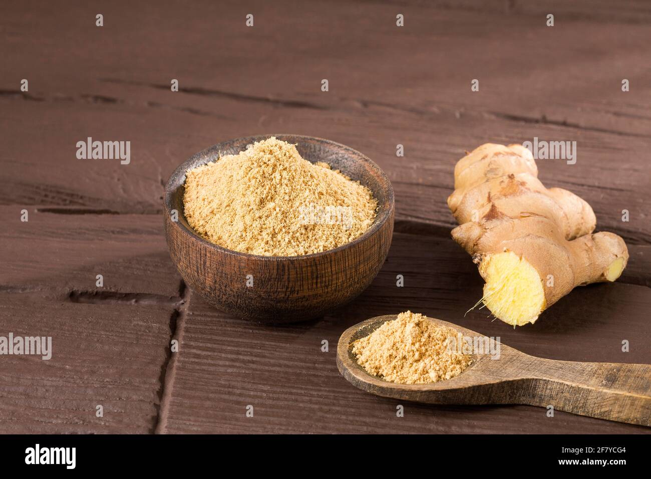 Fresh ginger root and ground ginger spice - Zingiber officinale Stock ...