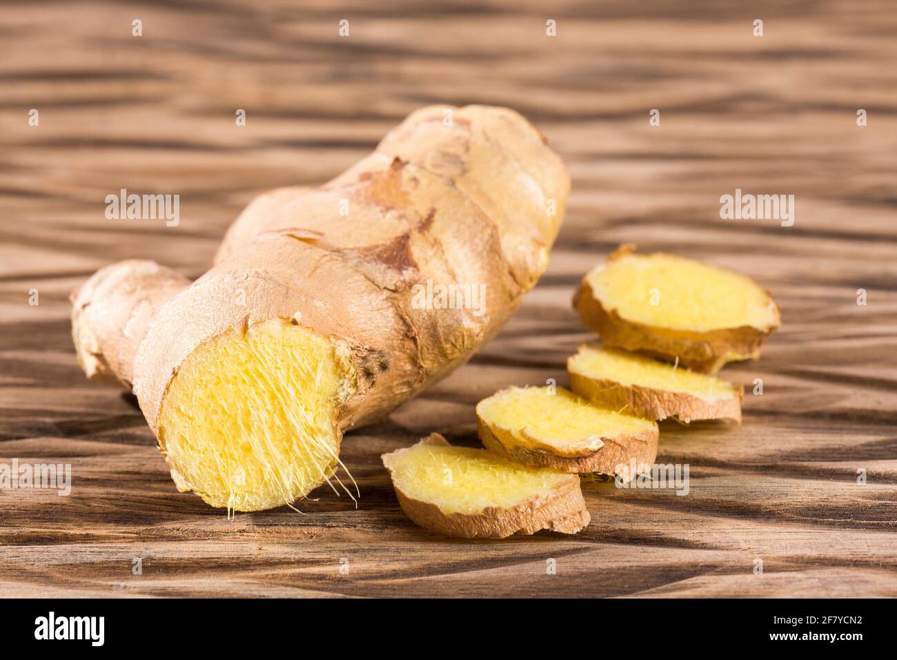 Fresh ginger root - Zingiber officinale Stock Photo - Alamy