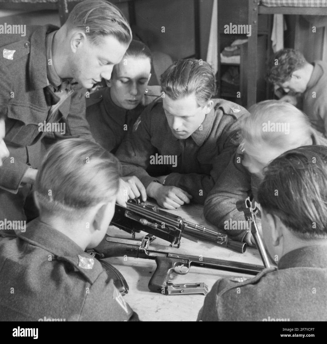 Instruction shooting exercises machine hi-res stock photography and images - Alamy