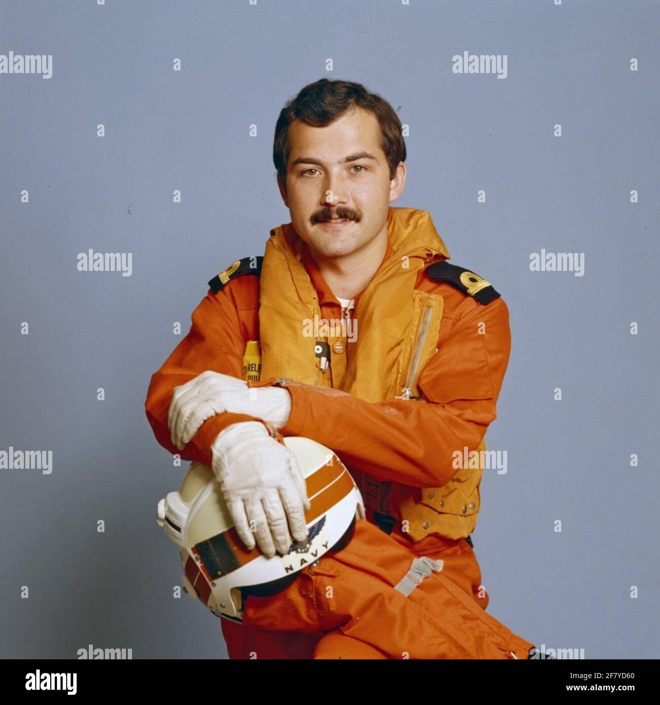 Lieutenant for sea kite (LTZV3) in orange flyoverall with yellow life ...