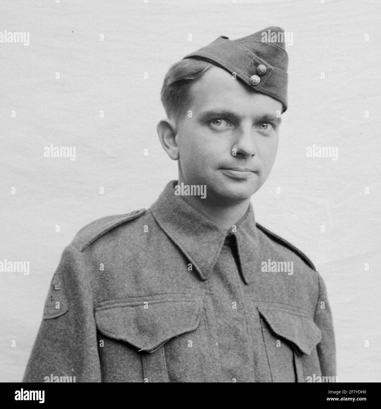 A.J. (Albert Jan) Oostergeletel (1918-), Kite Raf, recruited from ...