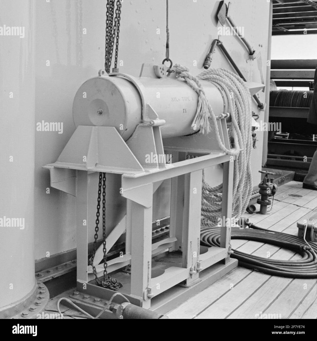 Demonstrations aboard the mine hunter HR.MS.DRUNEN (M 818 Stock Photo ...