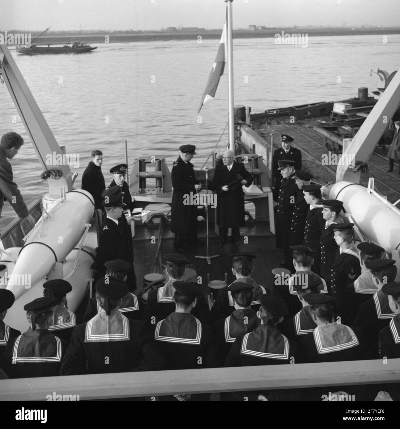 Communication of the mine sweep Hr.Ms. Naaldwijk (M 809) In December ...