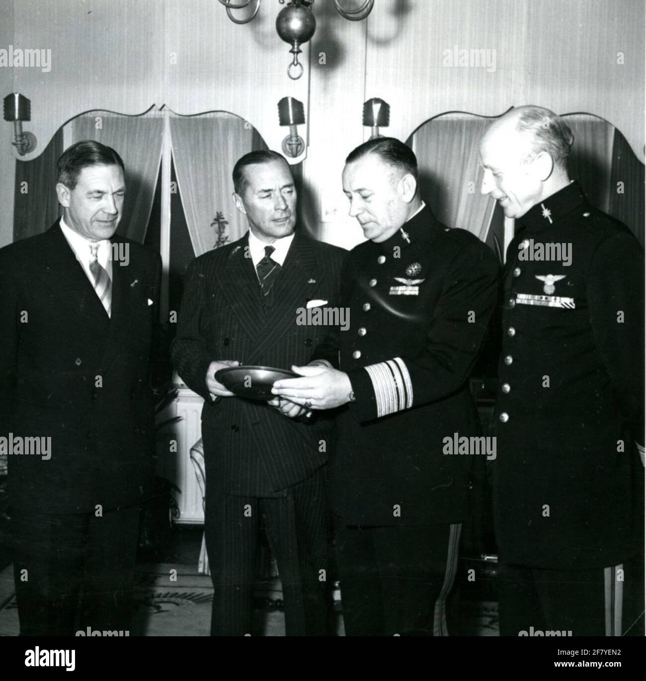 Group photo of four (former) Air Force Commanders at the farewell of ...