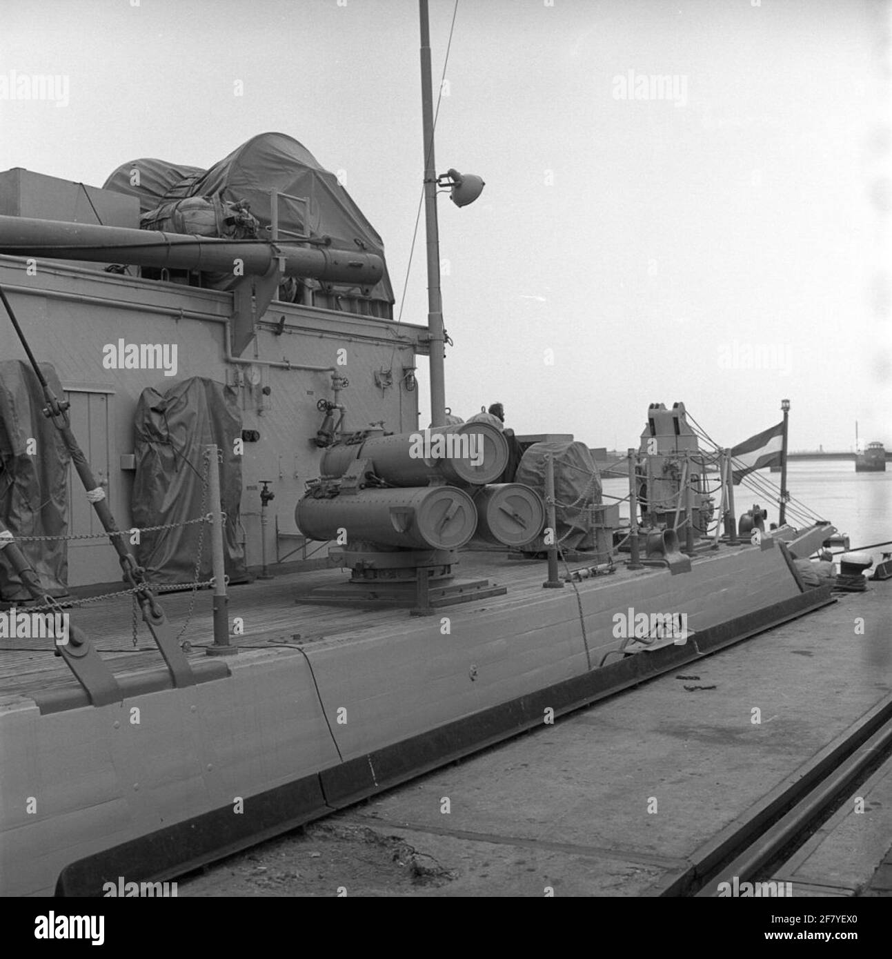 Drieling Torpedo launching installation MK 32 MOD 5 to test A / B ...