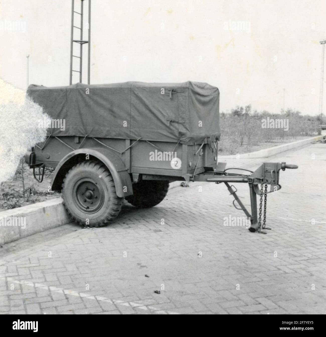 Trailer, two wheels, 1 ton, steel front support three-quarters side ...