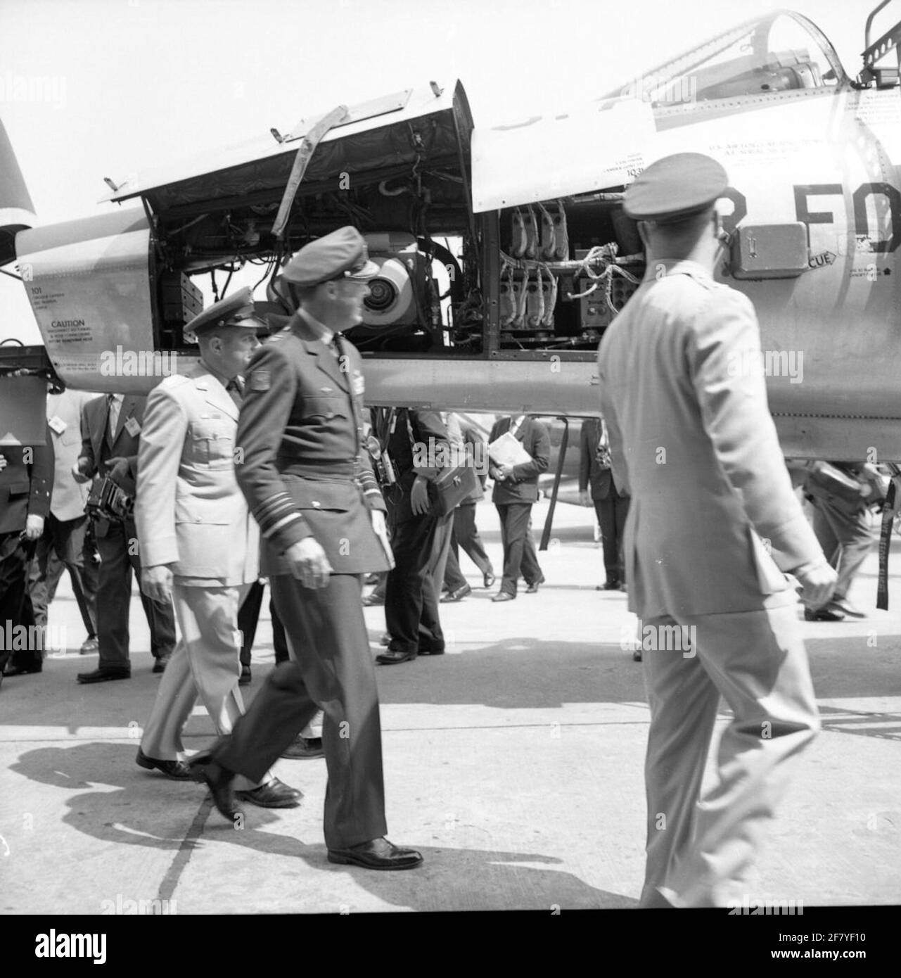 Z.K.H. Prince Bernhard visits the annual aerial photo exploration ...