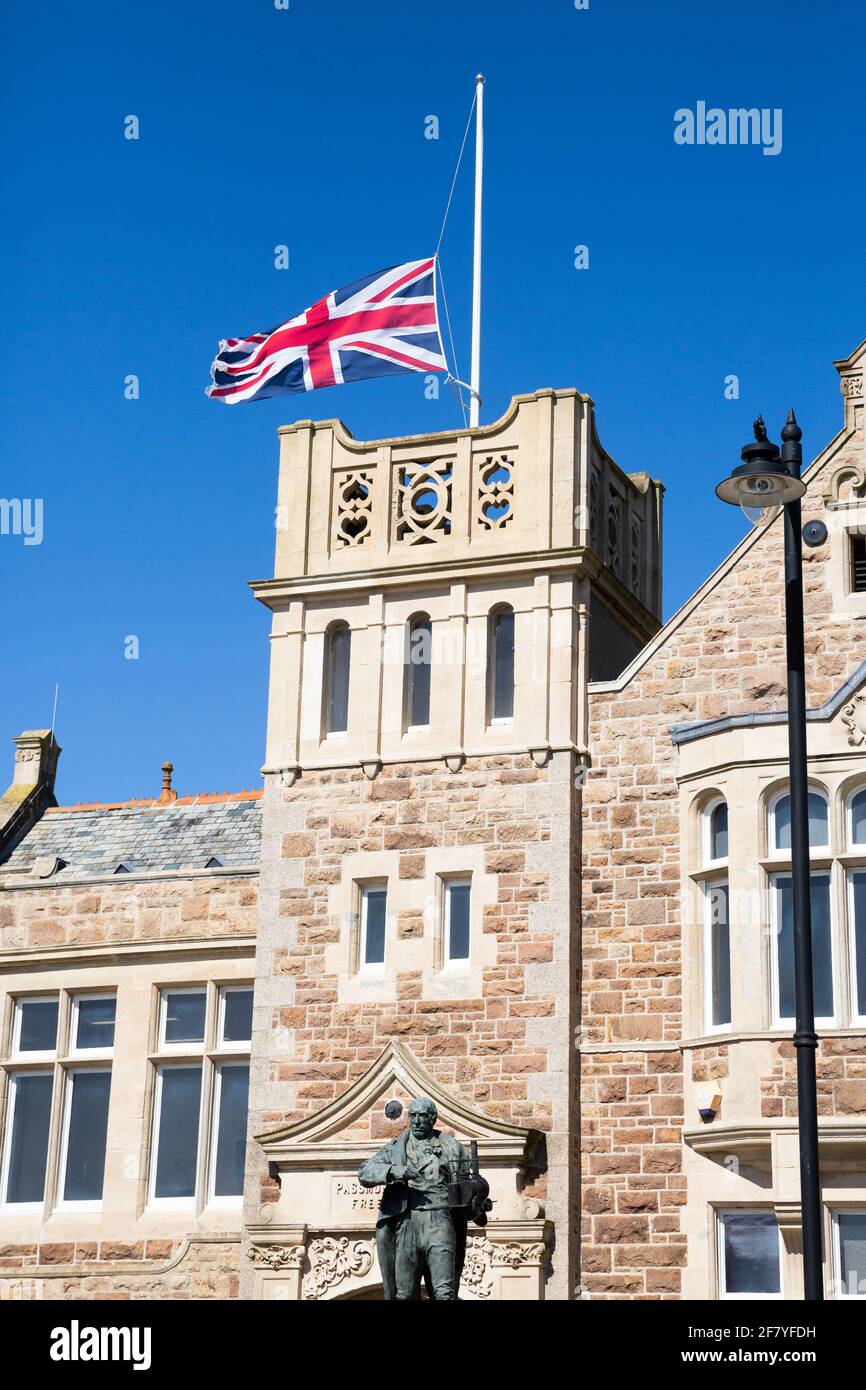 Richard trevithick statue hi-res stock photography and images - Alamy