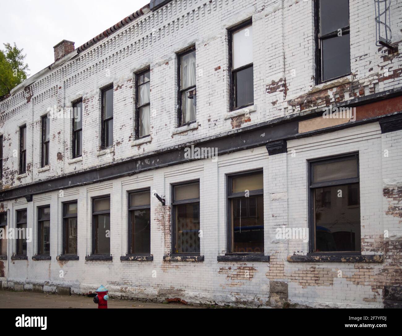 White painted brick property facade hi-res stock photography and images ...