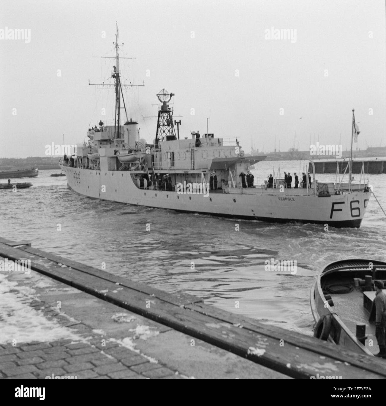 The British frigate HMS Redpole (F 69, 1943-1960) arrives in the port ...