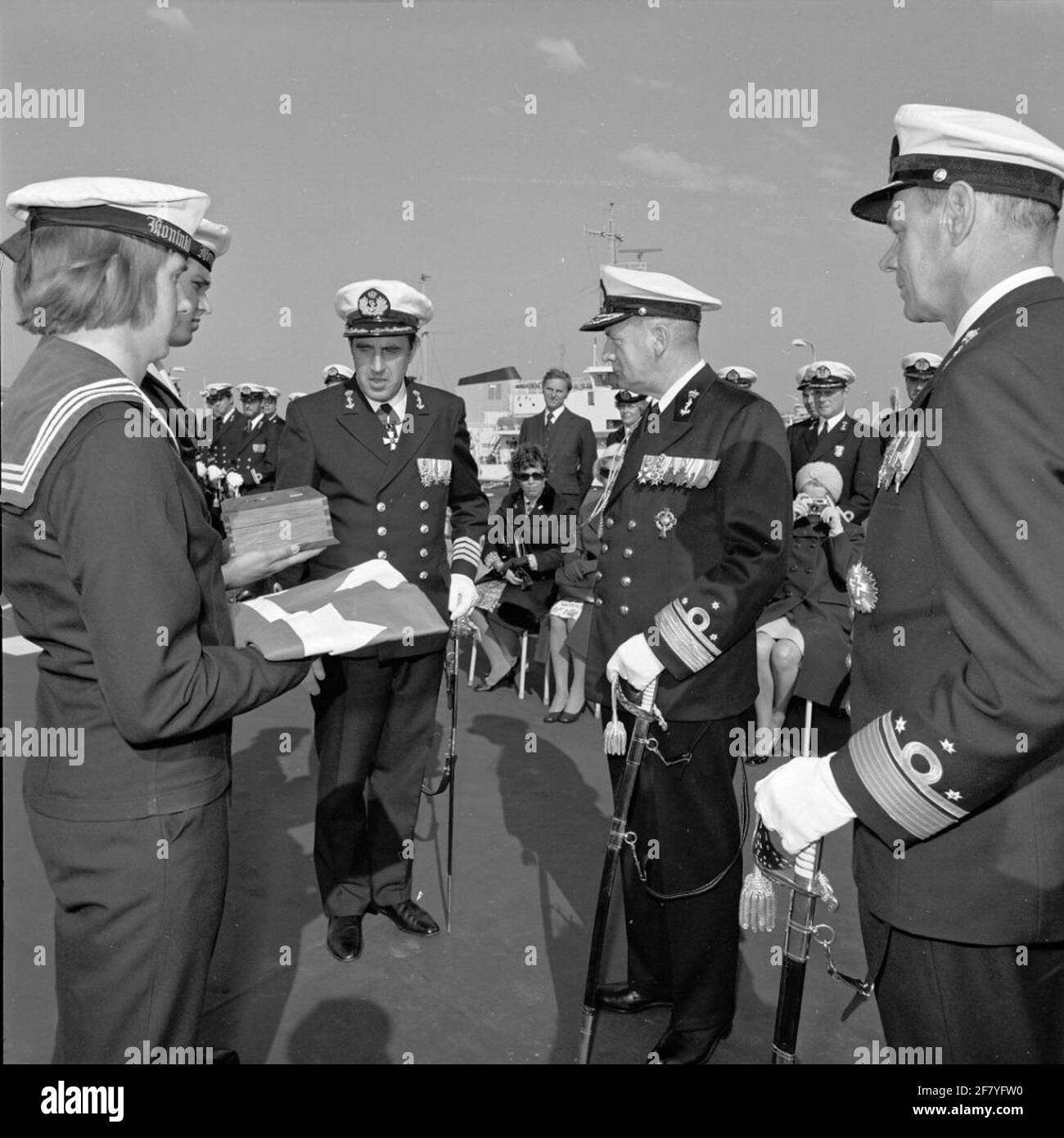 Command transfer BDZ from Vadm E. Rust to Vadm B. Veldkamp A / B. v. Hr ...