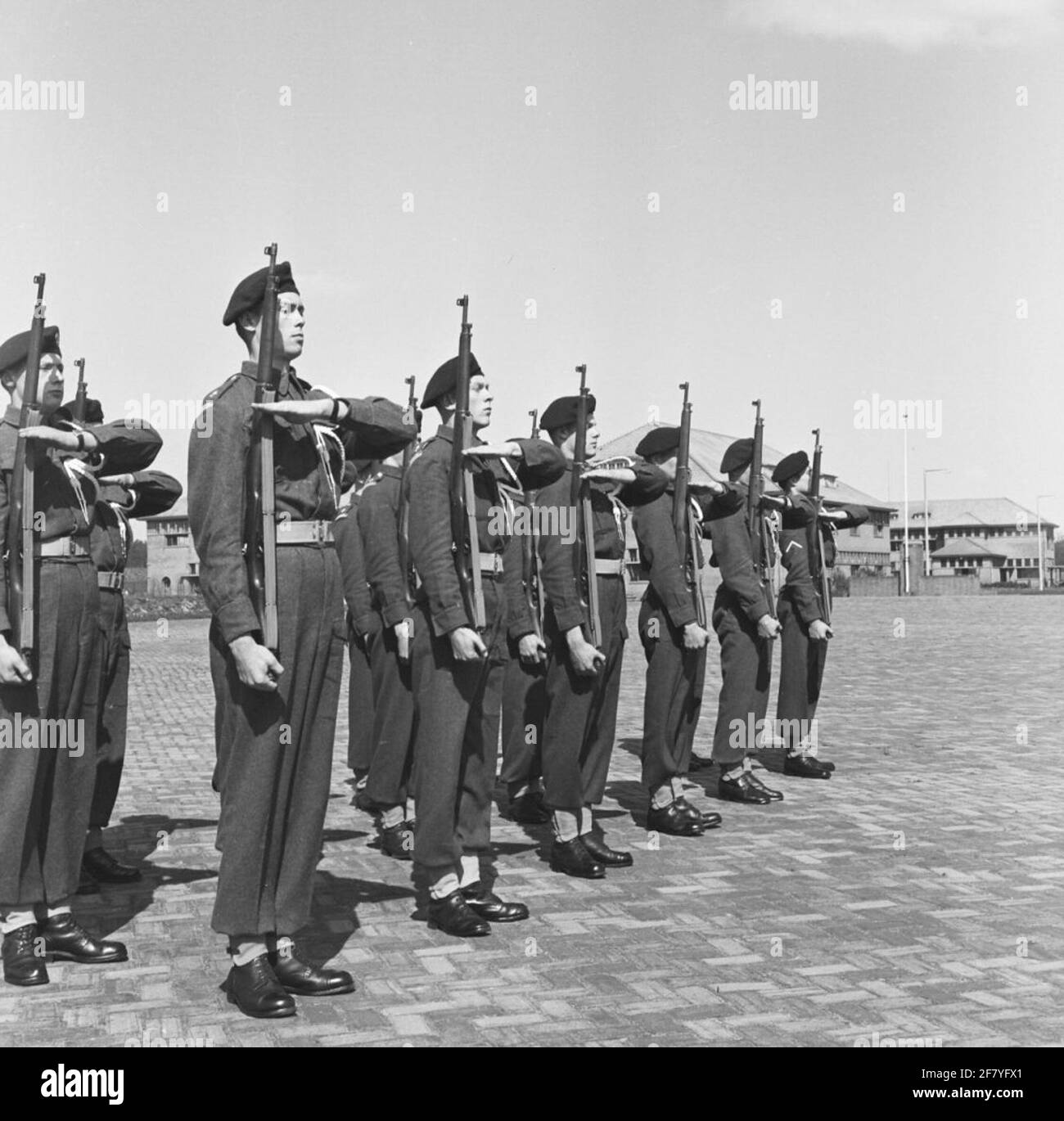Soldiers during the arms exercise in the posture: "In the arm - rifle ...