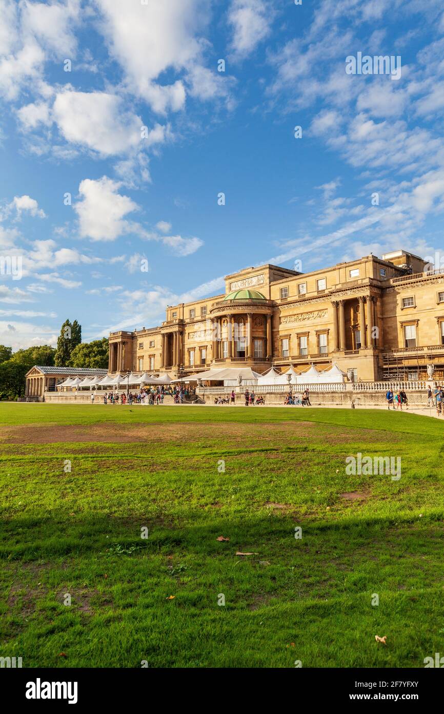The rear terrace of Buckingham Palace, London, England Stock Photo - Alamy