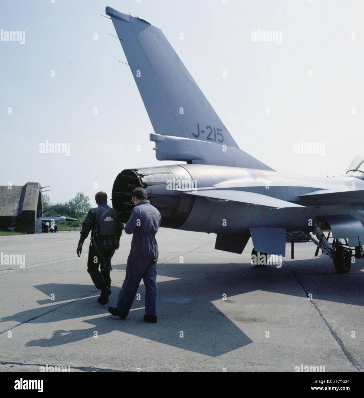 General dynamics flyer hi-res stock photography and images - Alamy