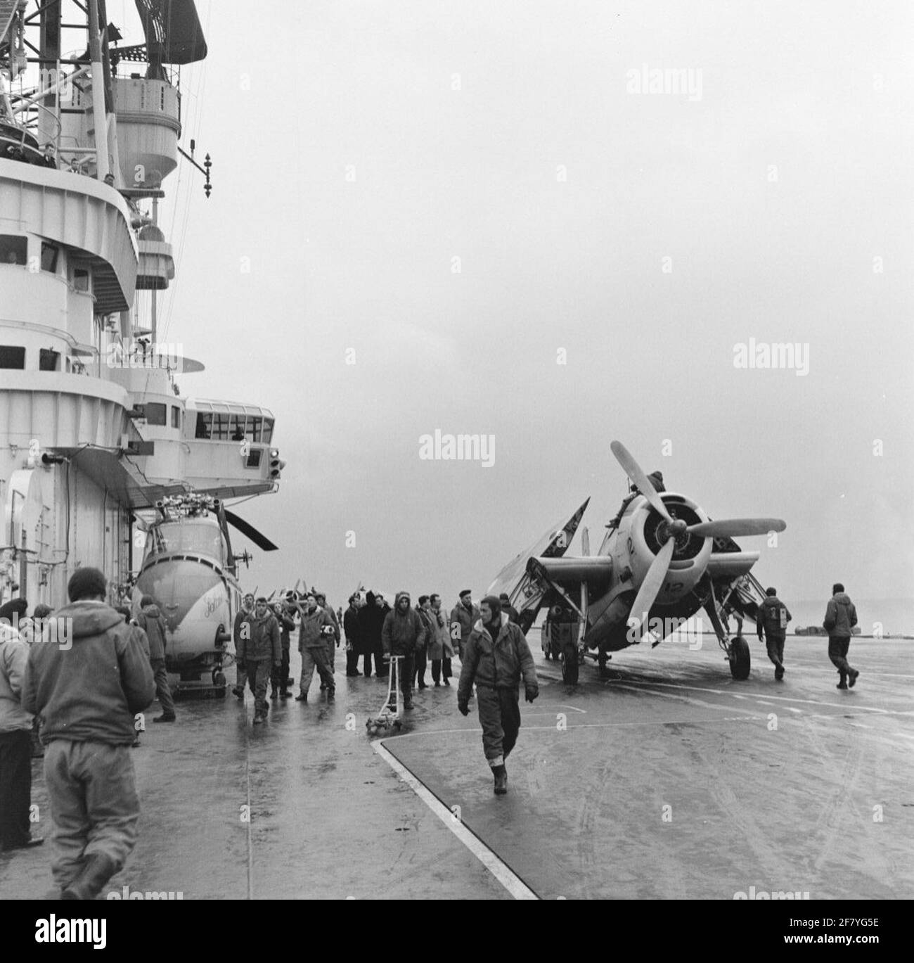 Parked aircraft (right the grumman tbm-3s2 avenger submarine beverage ...