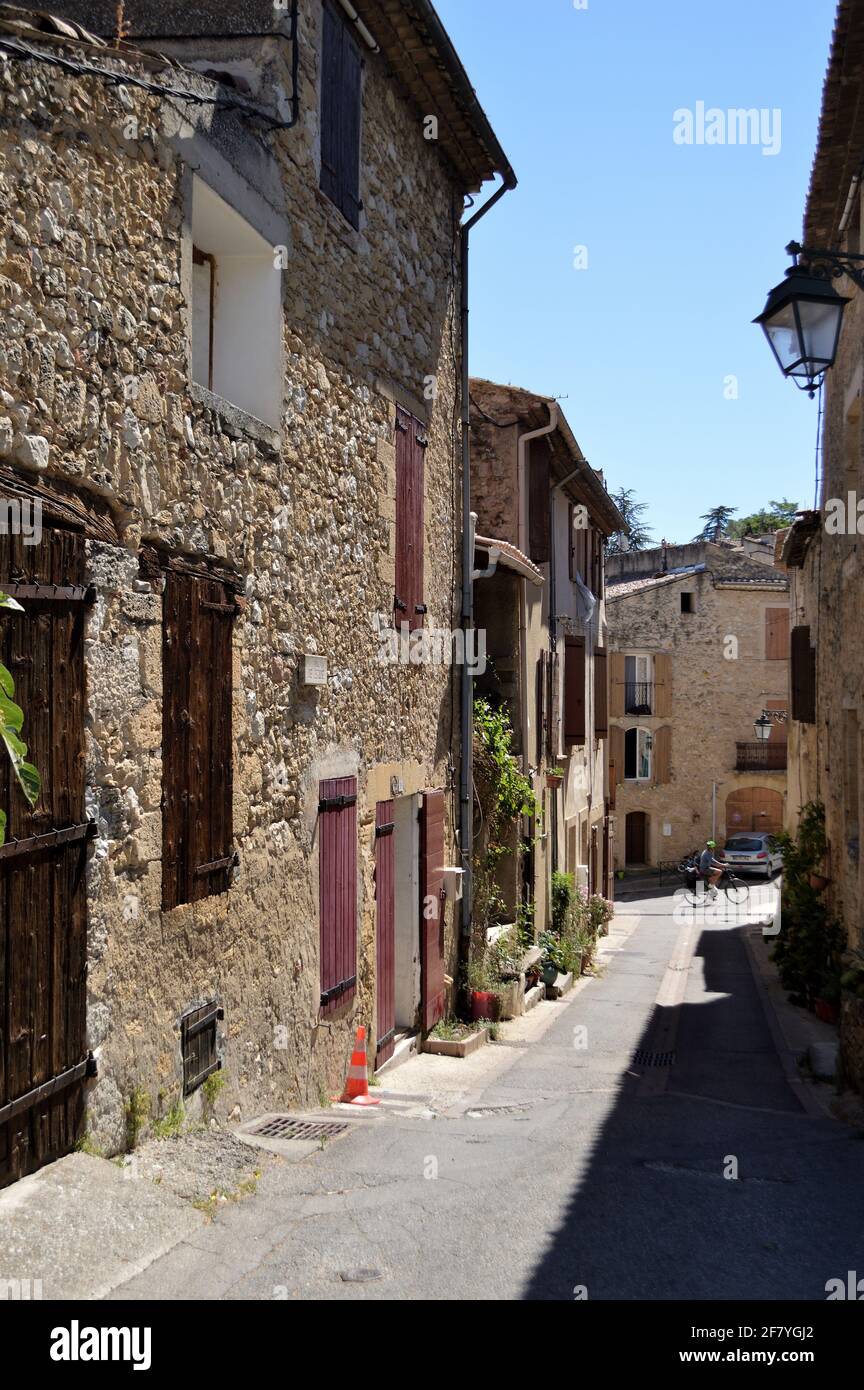 Images of mirabeau en provence, small village in provence during Covid ...