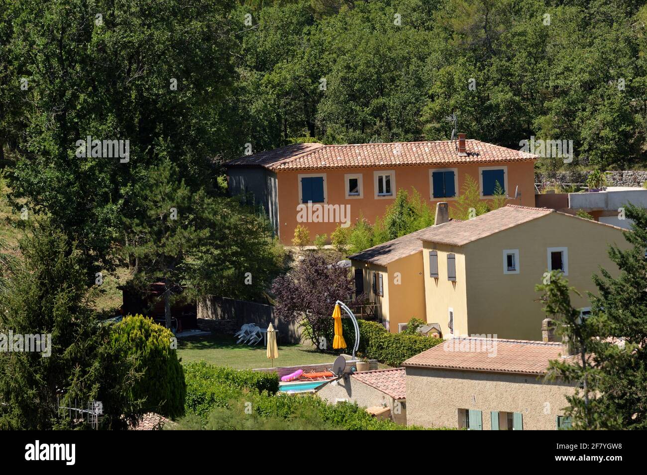 Images of mirabeau en provence, small village in provence during Covid ...