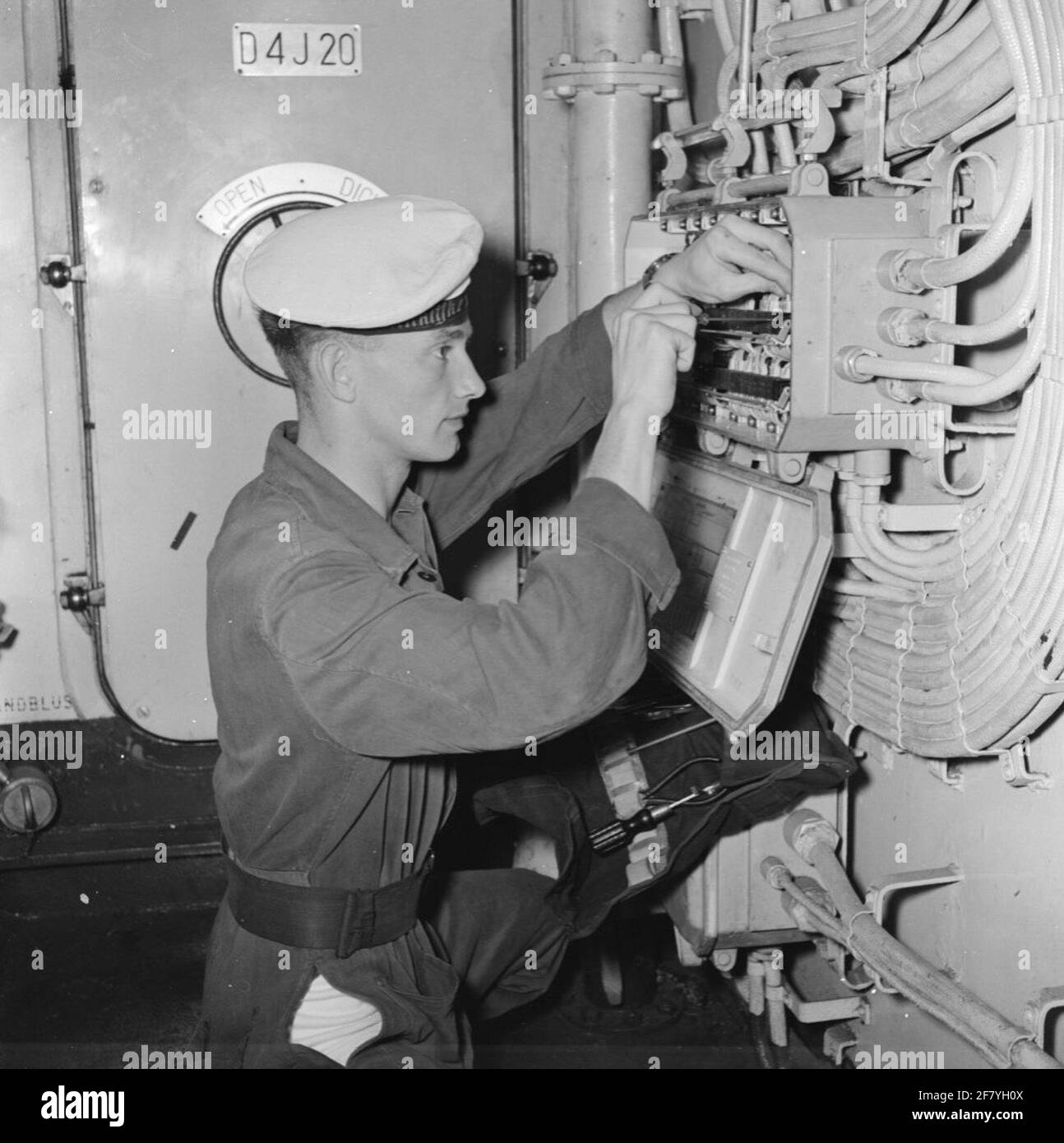 A cruiser hr.ms cruiser mechanics a / b. De Ruyter (C 801) busy in a ...