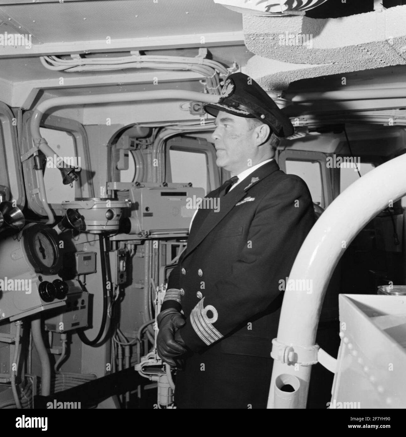 Captain-Ter Sea (KTZ) S.H. the farmer. Ktz de Boer is commander of the ...
