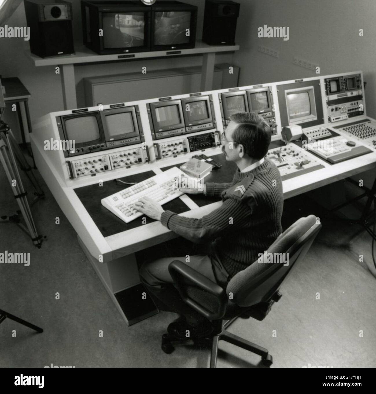 With its keyboard, a sergeant major serves a large number of displays ...