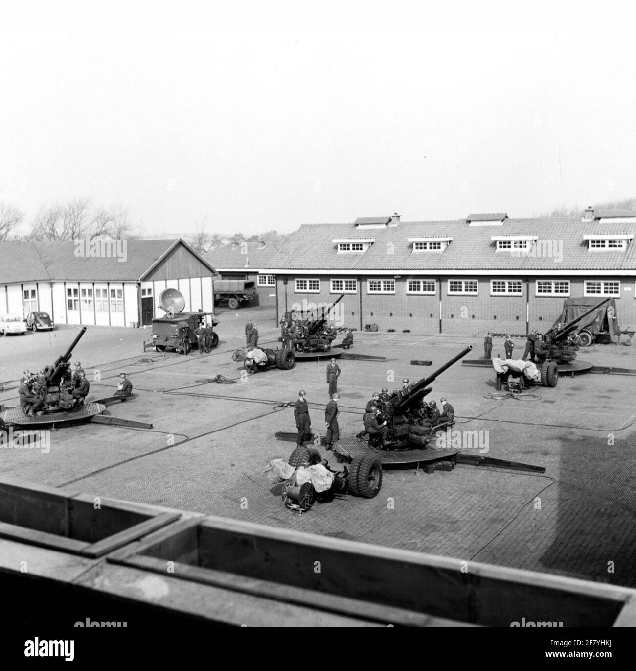 Battery exercise heavy air hi-res stock photography and images - Alamy