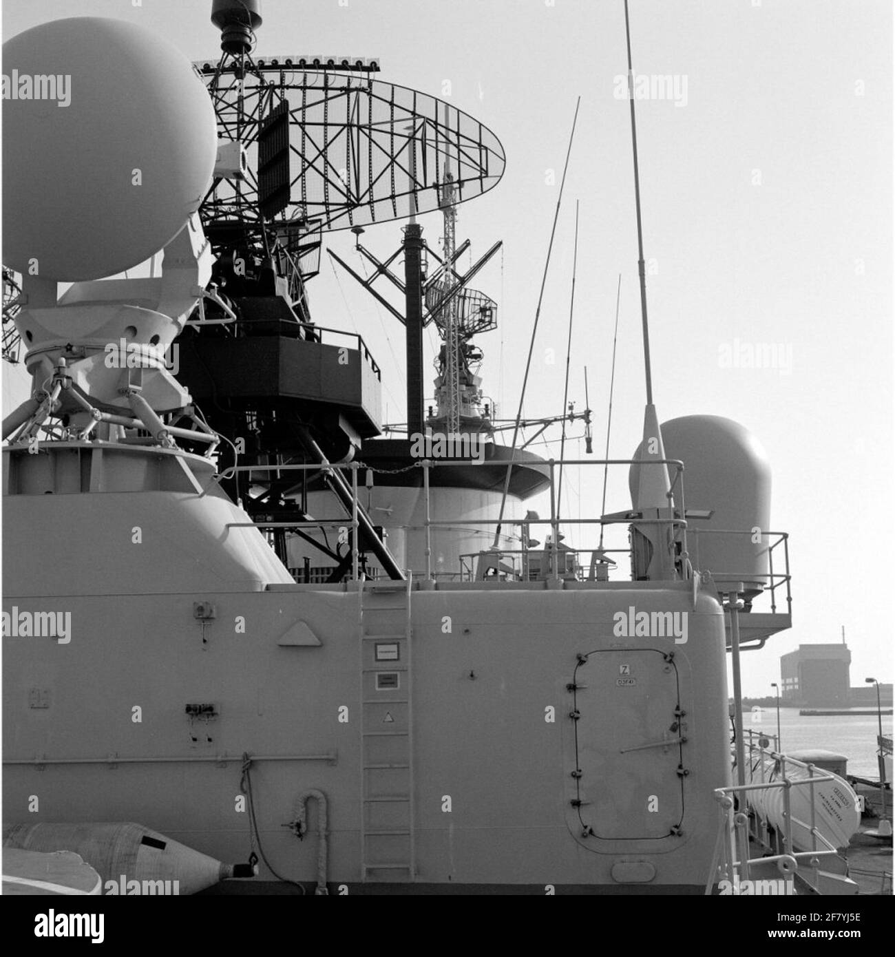 Radar system on the rear deck of the L-fregat hr.ms. Witte de With ...