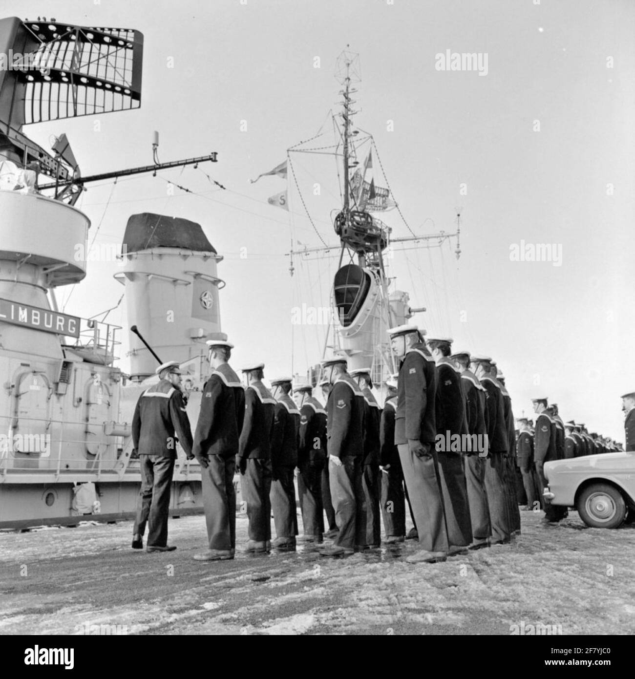 Uss zellars hi-res stock photography and images - Alamy