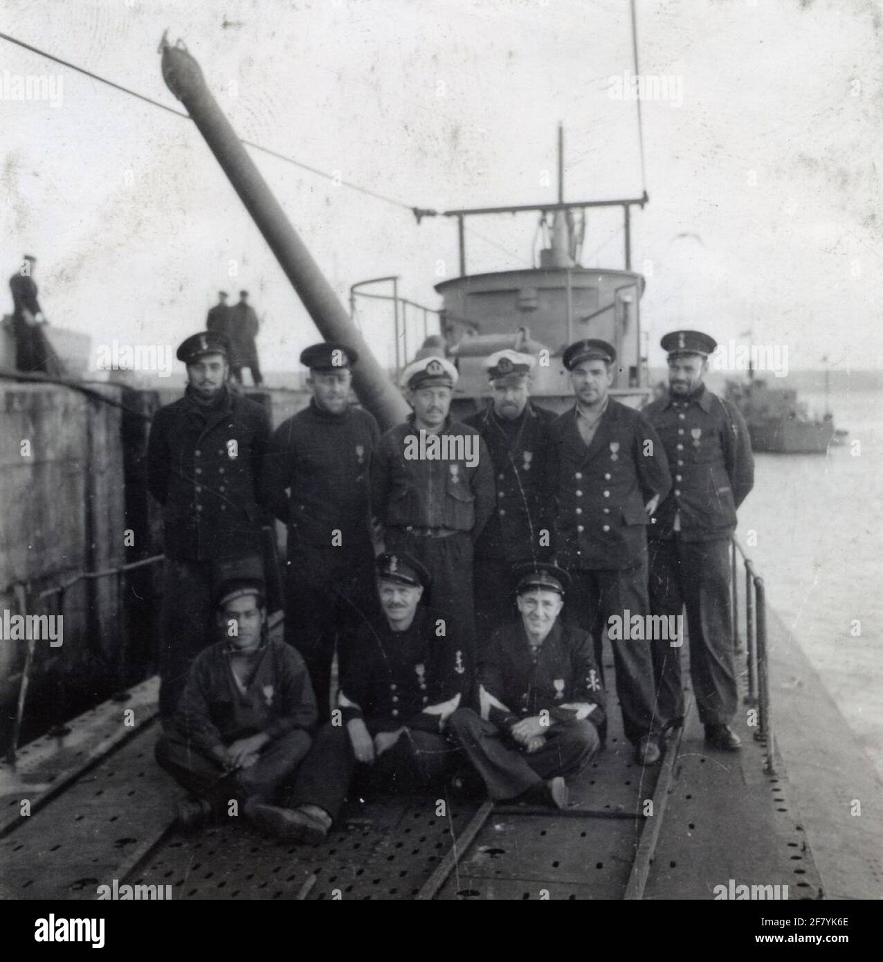Group photo of decorated crew members of submarine Hr.Ms. O 19 (1939 ...