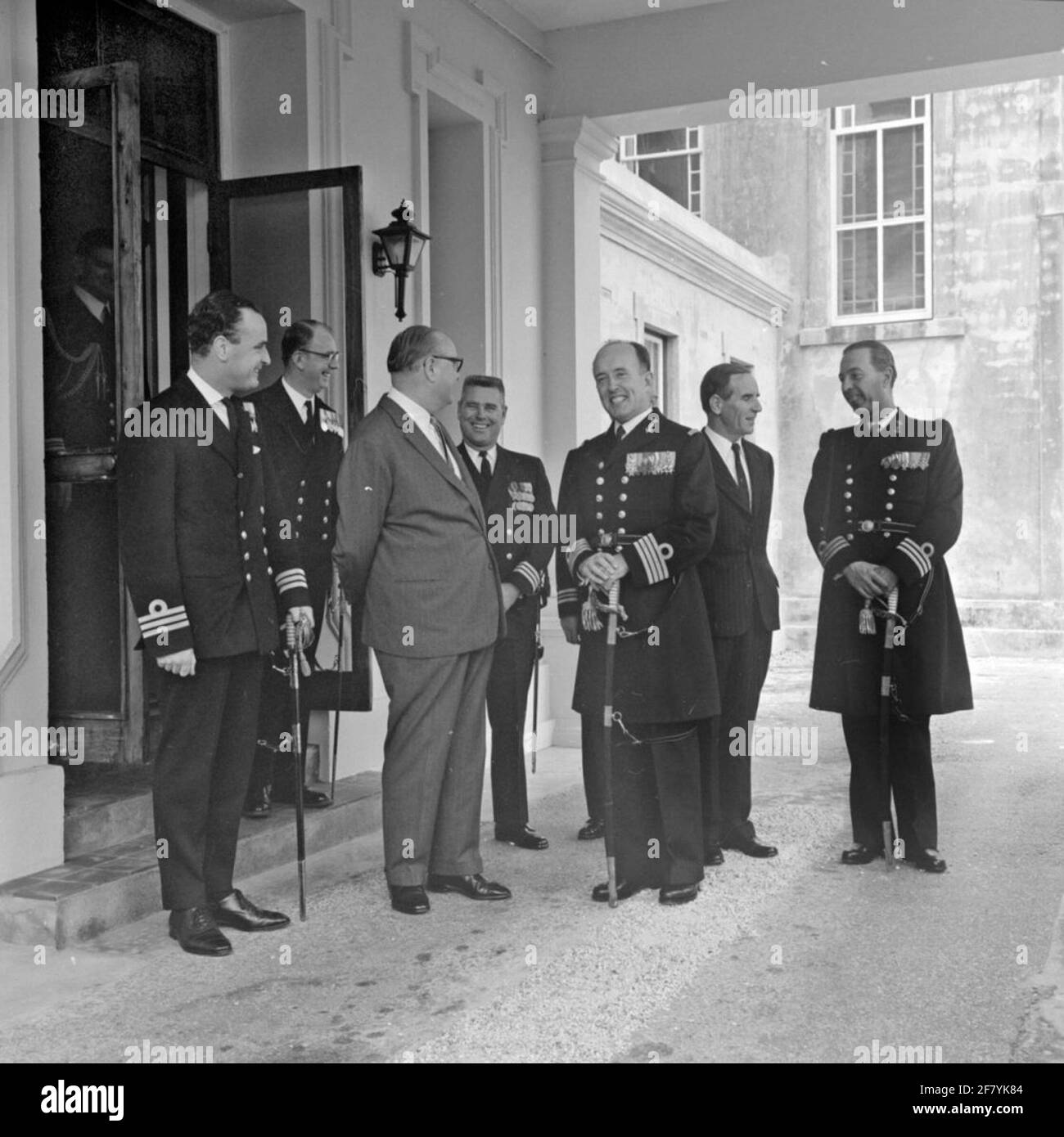 Uss zellars hi-res stock photography and images - Alamy